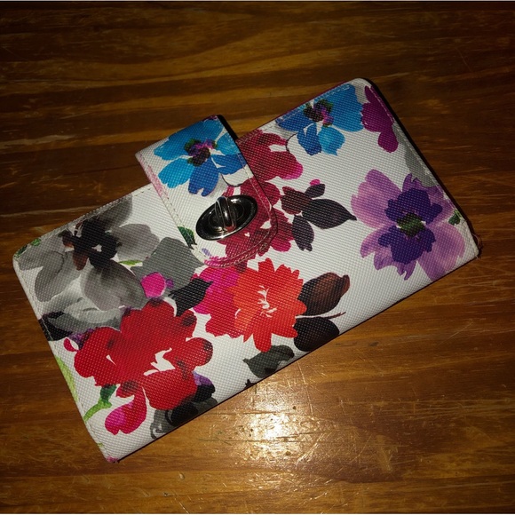 Buxton | Bags | Buxton Floral Wallet | Poshmark